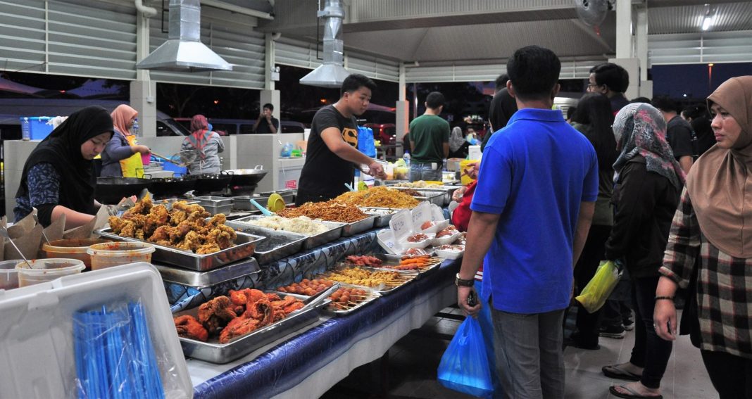 Gadong night market now online with pasarpbg.com - Biz Brunei