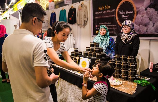 Mother-Daughter Duo Debuts Kuih Mur 'Rasa Asli' in Singapore - Biz Brunei