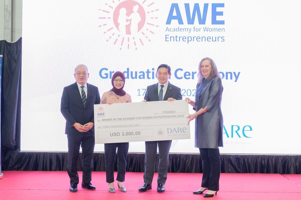 BWN Design, Happy Sunflower, and Miroirs Et named top three in second ...